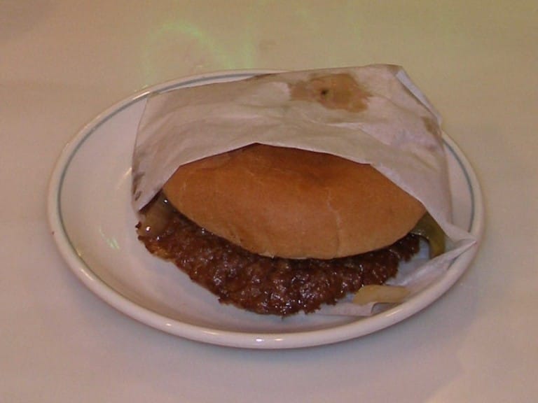 Winstead's: Kansas City Burger Parlor Bathed in Green Neon - Food GPS